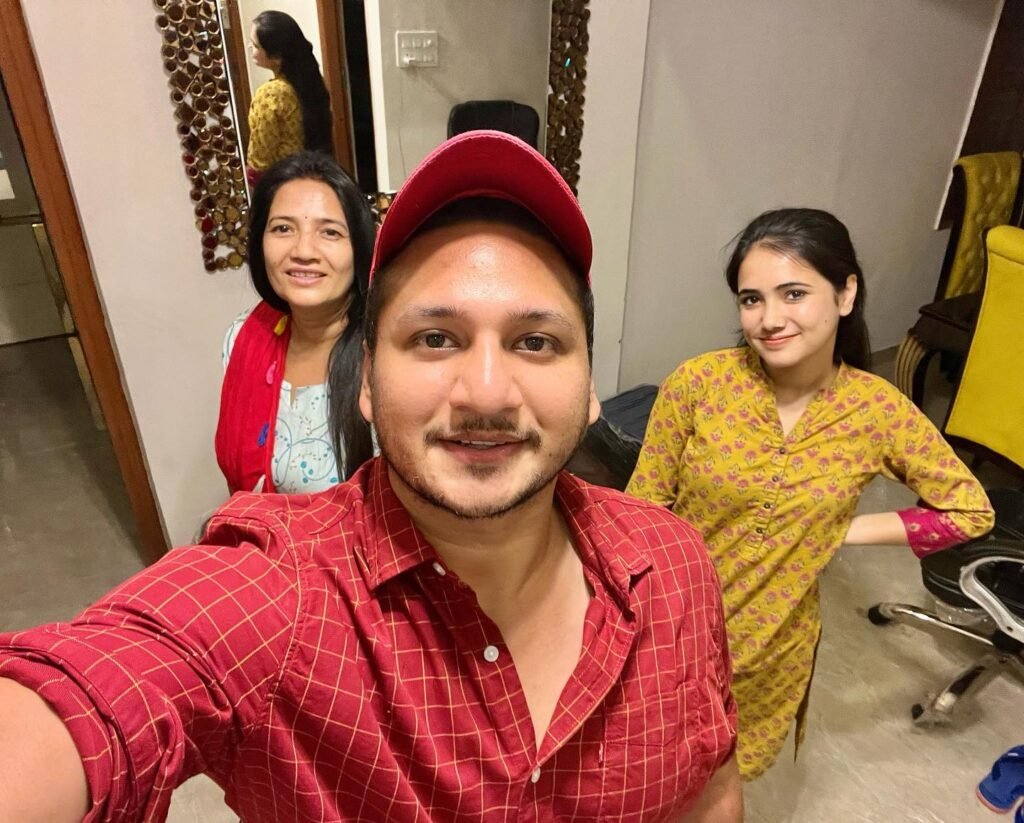 Sandeep Bhatt Biography, Vlogs, Instagram, Girlfriend, Family, Age ...